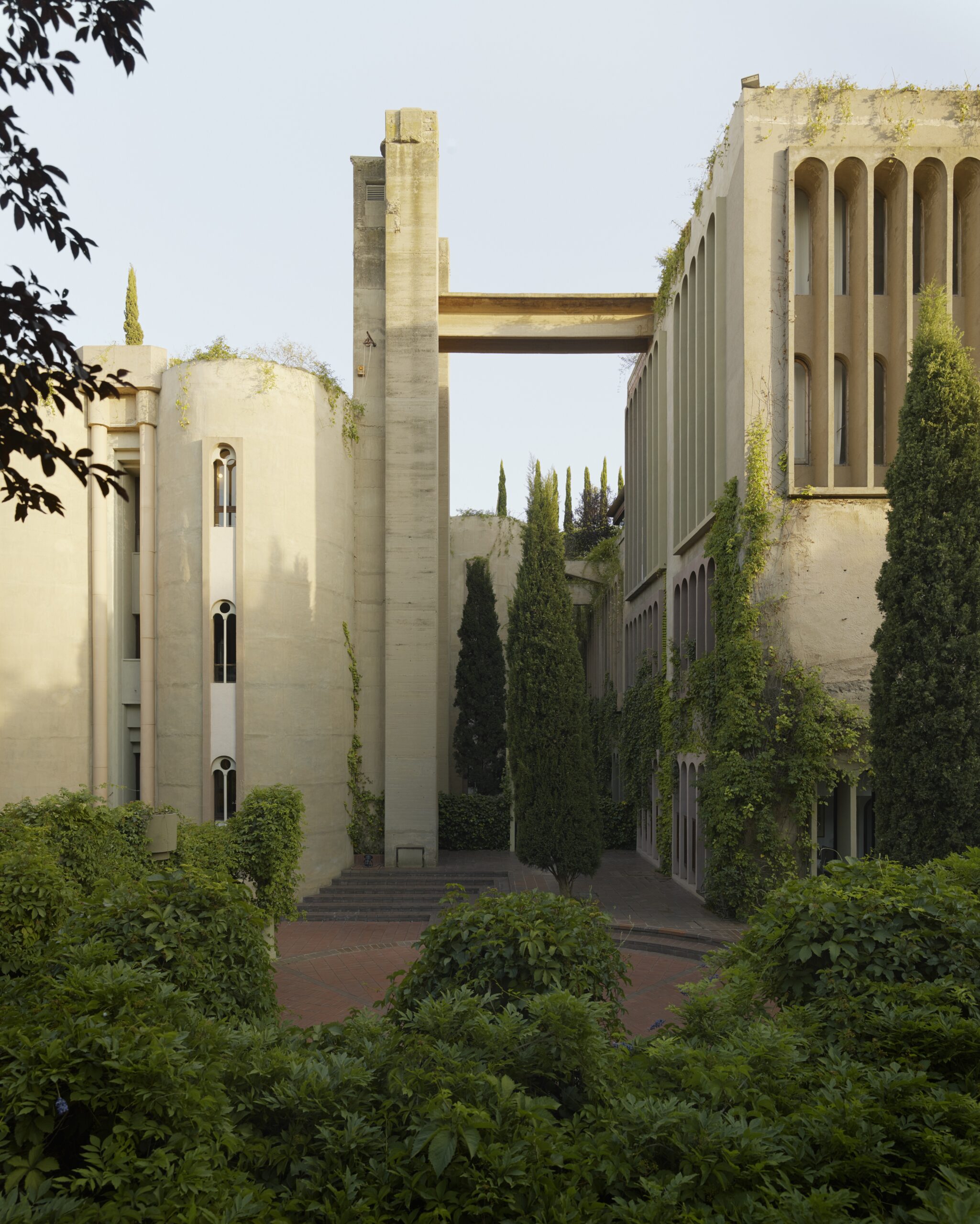 BARCELONE FABRICA DE BOFILL - Genius Loci